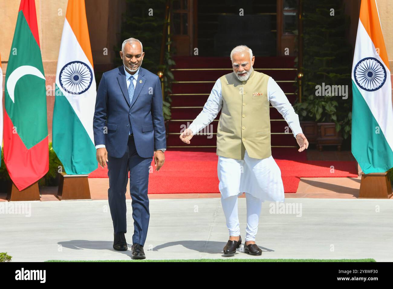 Indian Prime Minister Narendra Modi, right, walks with Maldives ...