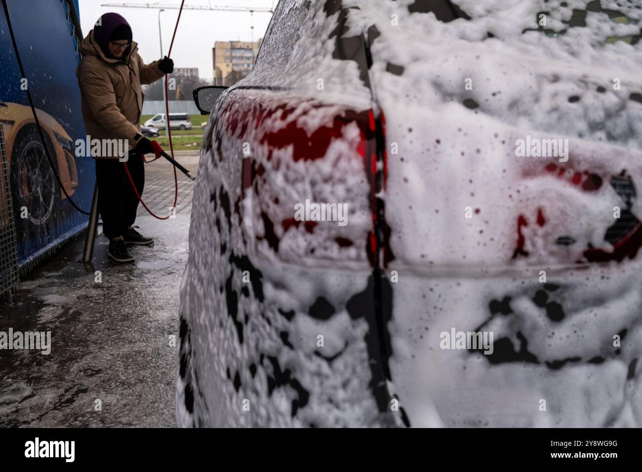 Car being washed high hi-res stock photography and images - Alamy