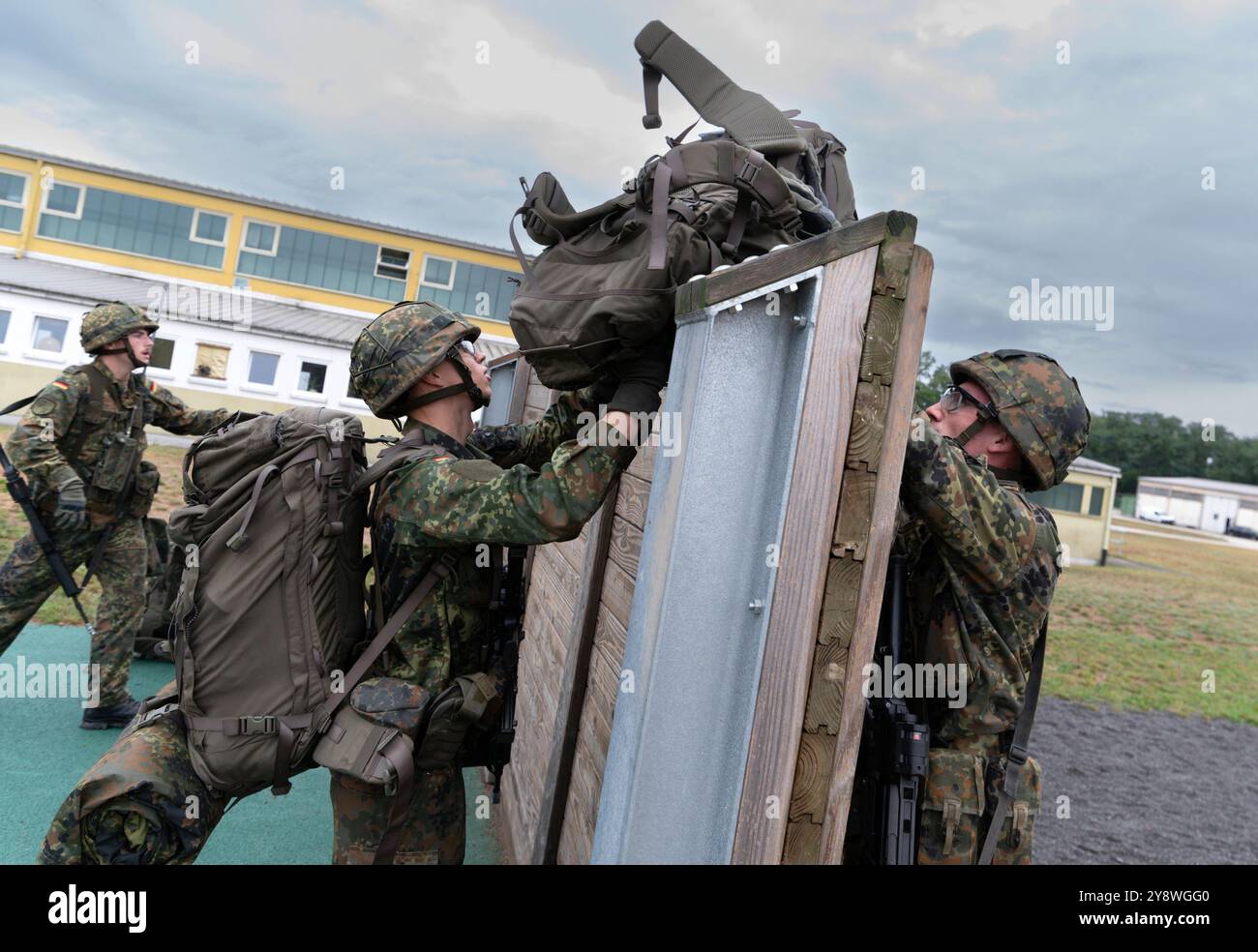 DEU , DEUTSCHLAND : Grundausbildung beim Luftwaffenausbildungsbataillon ...