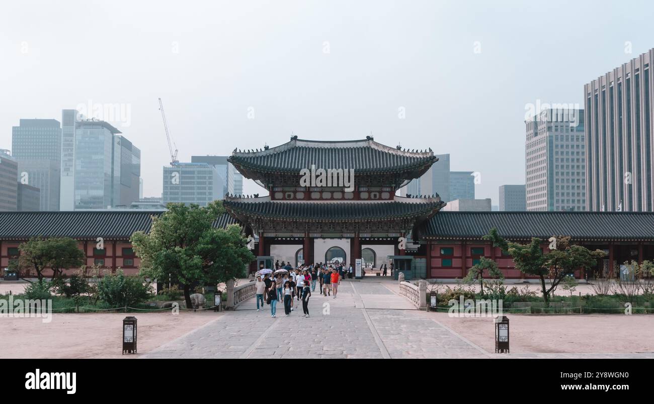 The court of Gyeongbokgung Palace, main residence of the Joseon dynasty ...