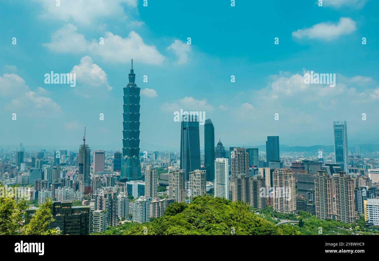 Aerial panoramic view of Taipei, Taiwan skyline with Taipei 101 from ...