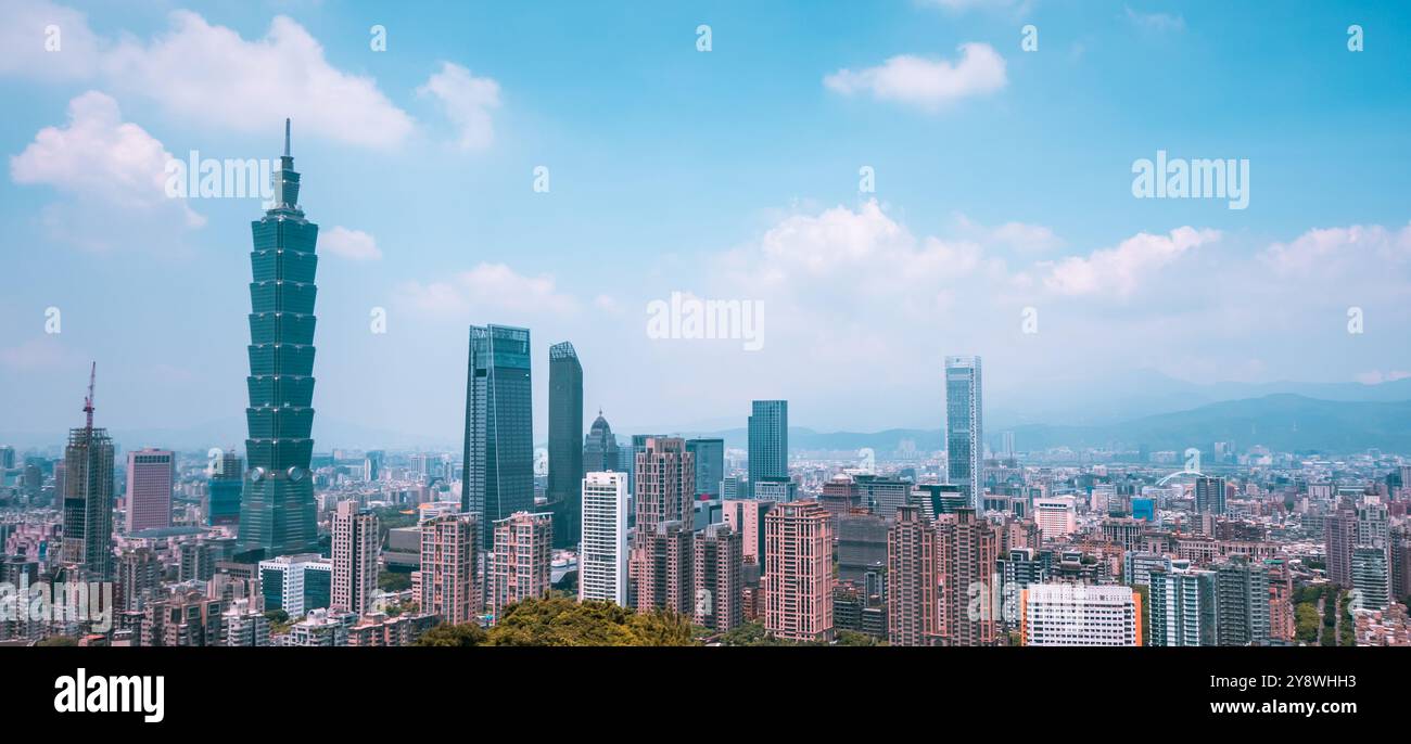 Aerial panoramic view of Taipei, Taiwan skyline with Taipei 101 from ...