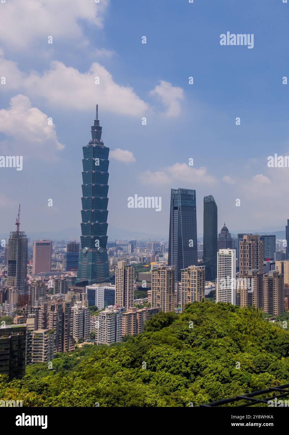 Aerial panoramic view of Taipei, Taiwan skyline with Taipei 101 from ...