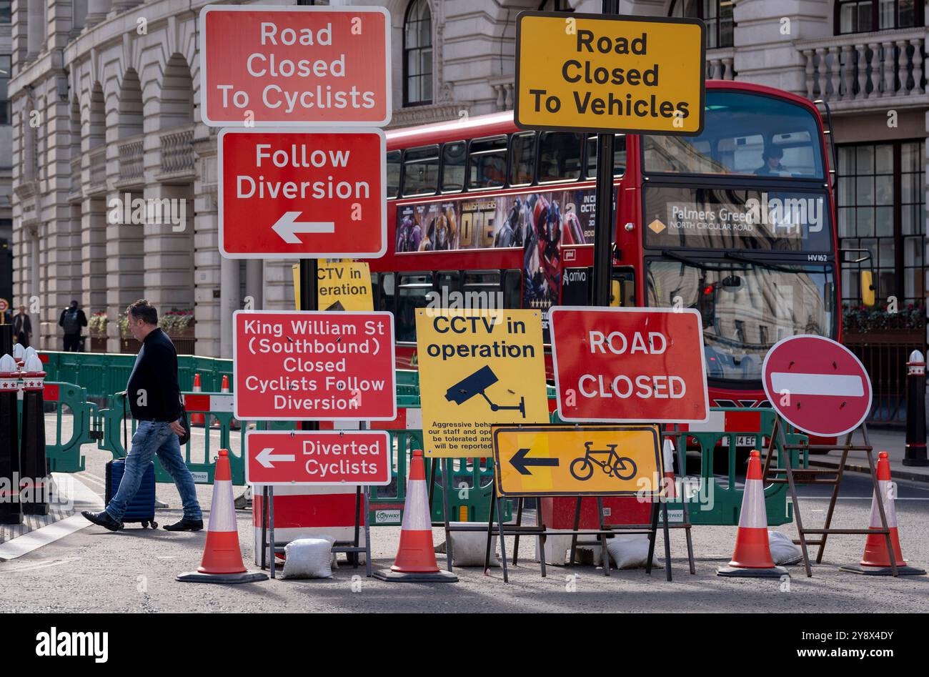 Road closure warning signs for King William Street at the junction of ...