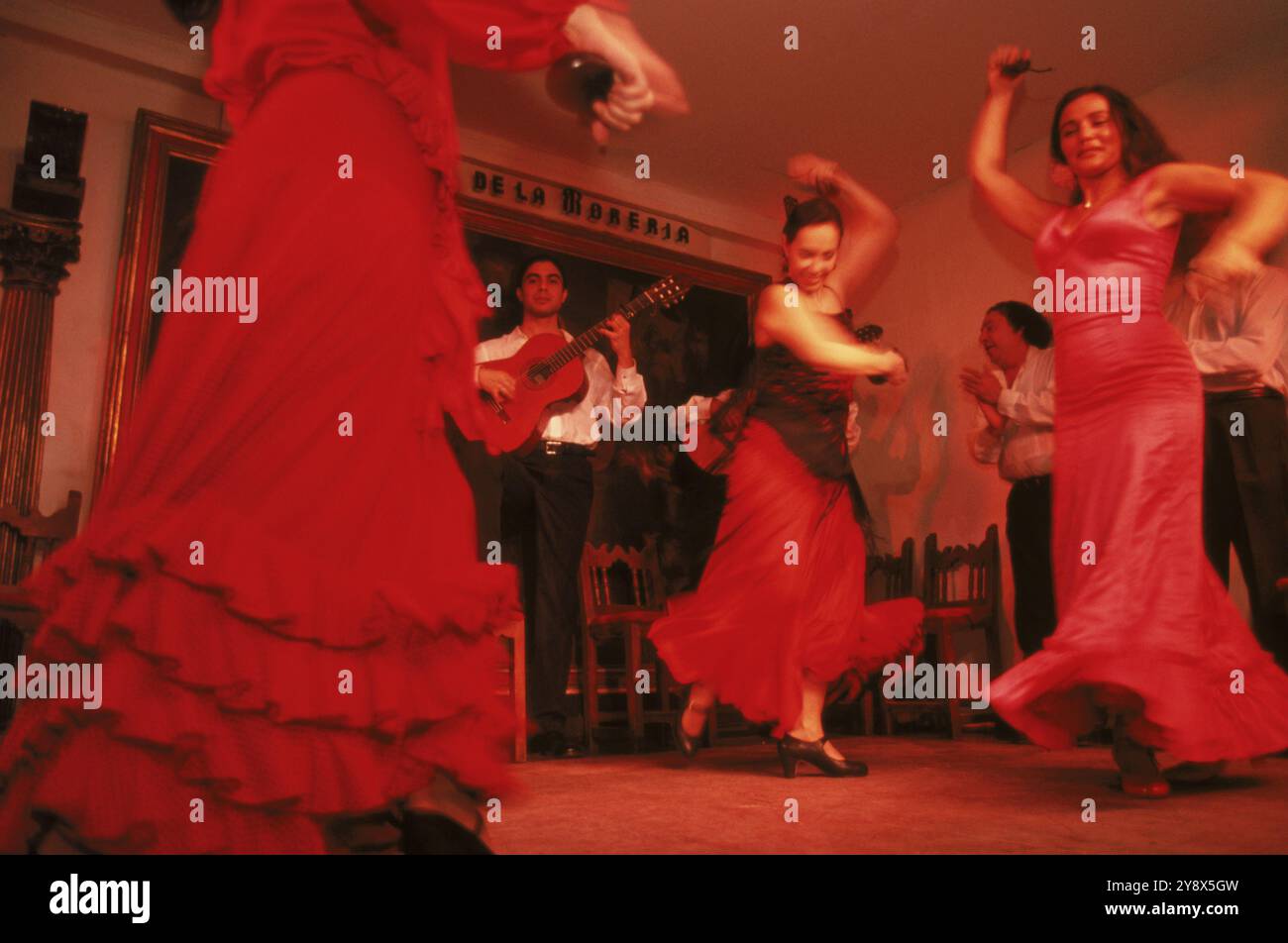 Group flamenco dancers woman dance hi-res stock photography and images ...
