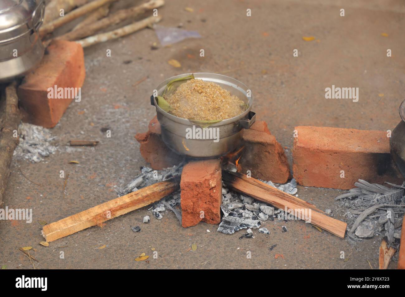 An offering to Goddess Attukal Devi | Pongala dishes Stock Photo - Alamy