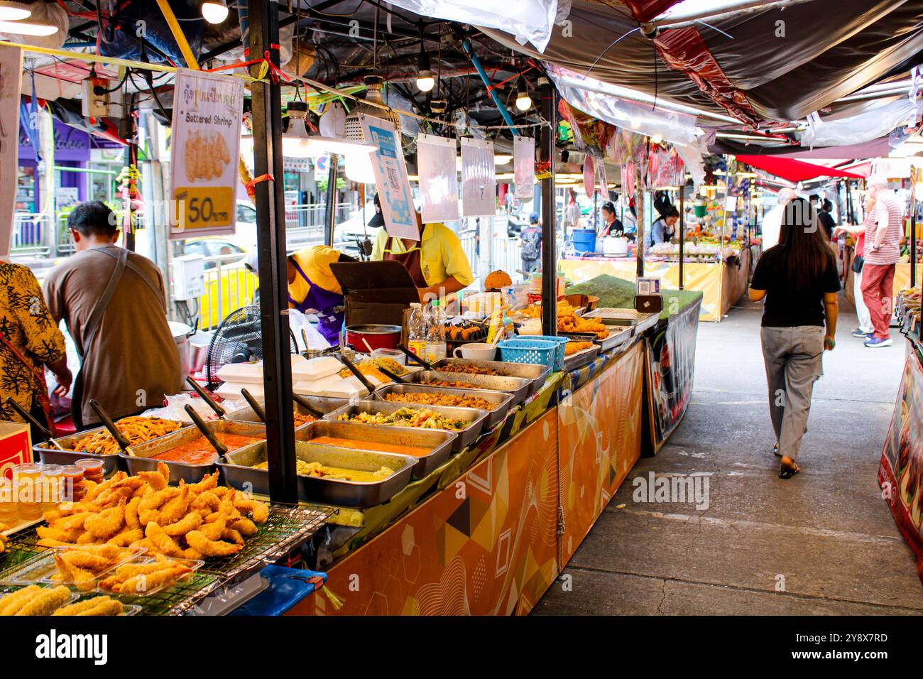 Bangkok. A street food vendor's stall in the streets of the Thai ...