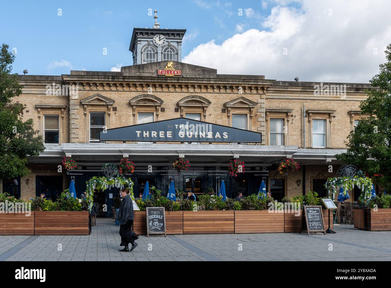 Victorian pub hi-res stock photography and images - Alamy