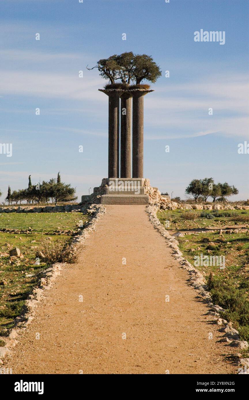 Olive columns park hi-res stock photography and images - Alamy