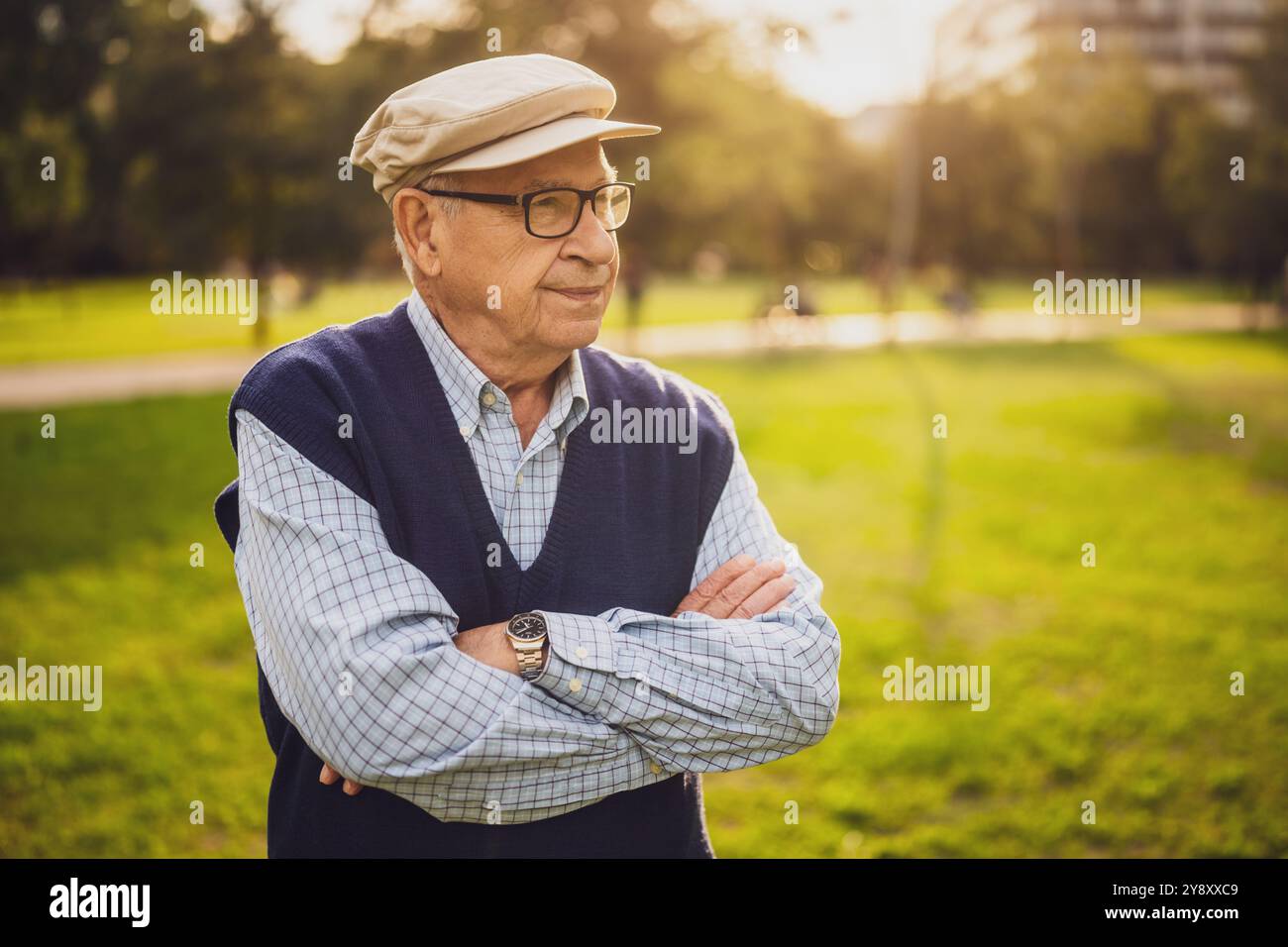 Elderly man in sweater hi-res stock photography and images - Alamy