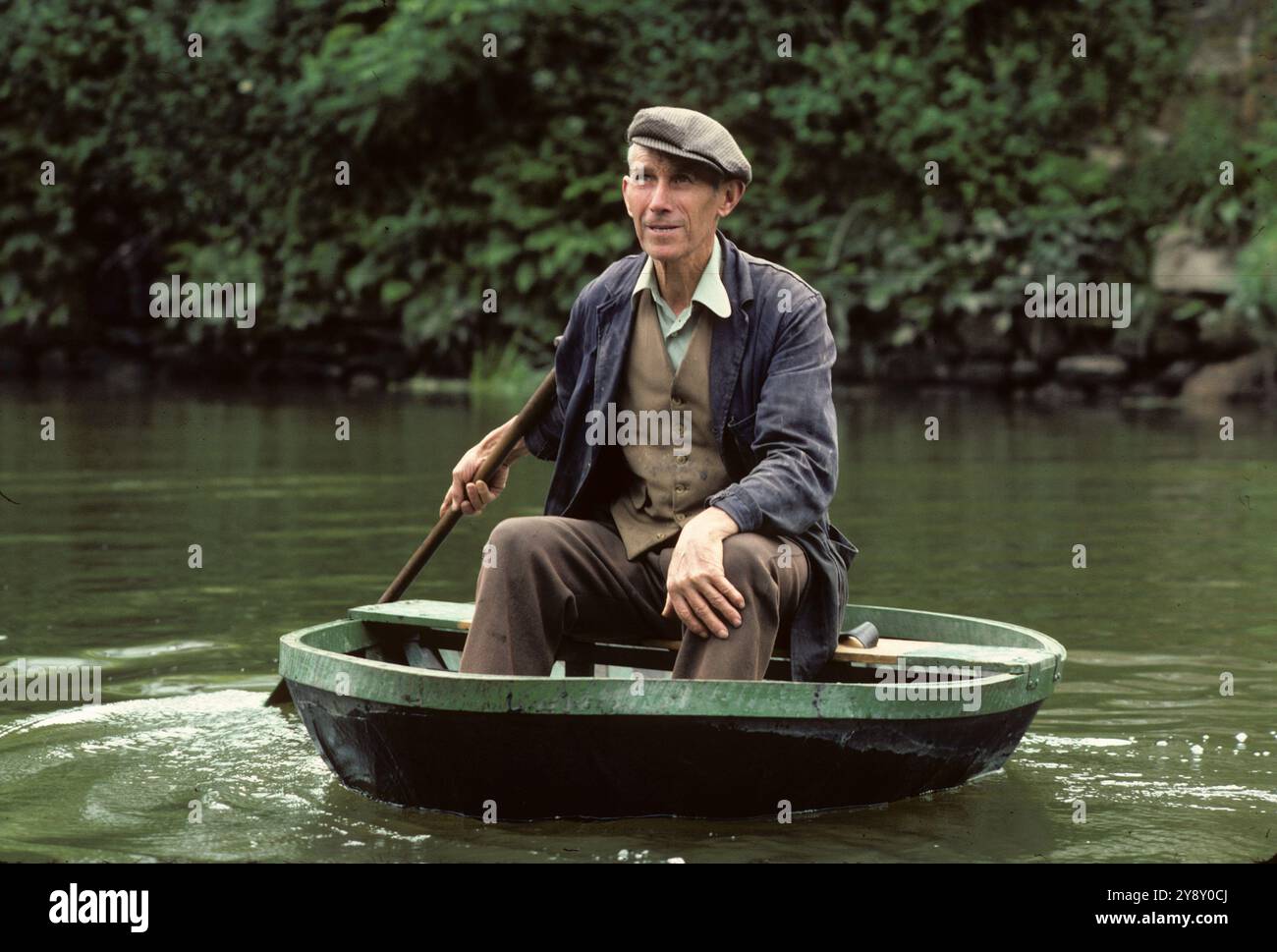 Ironbridge Coracle maker Eustace Rogers on the River Severn 1980 ...