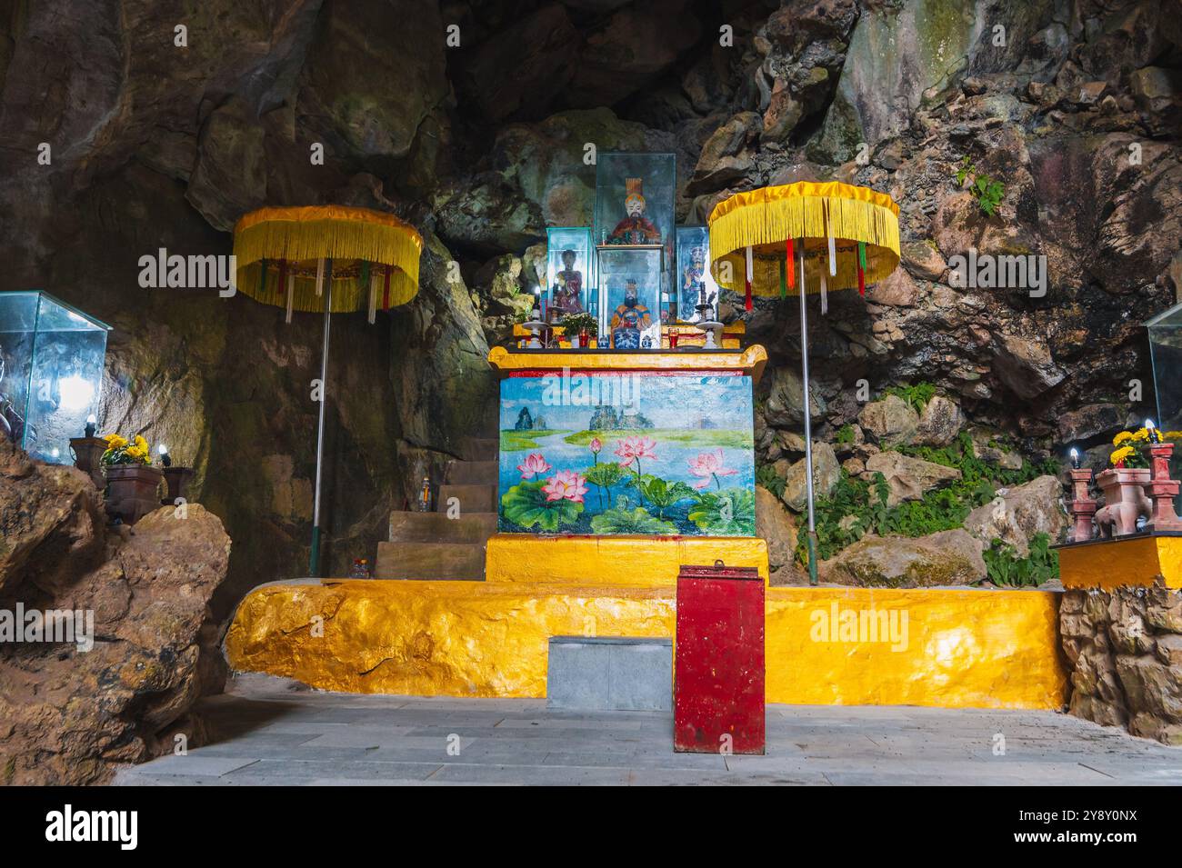Buddhist temple inside the Lynch Nham Cave in the Marble Mountains in ...