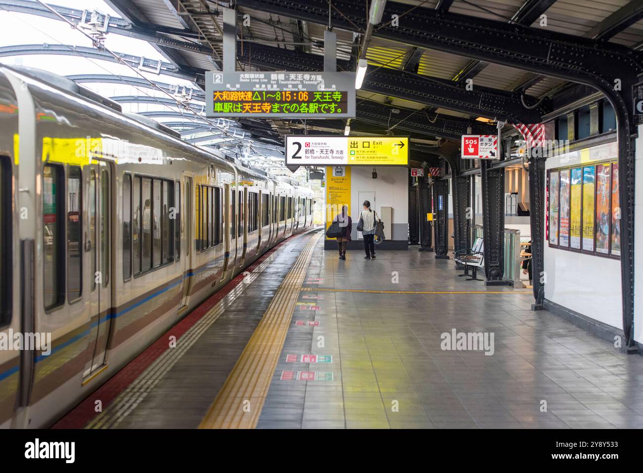 TOKYO - JAN 09: Railway Station platform with train and some passengers ...