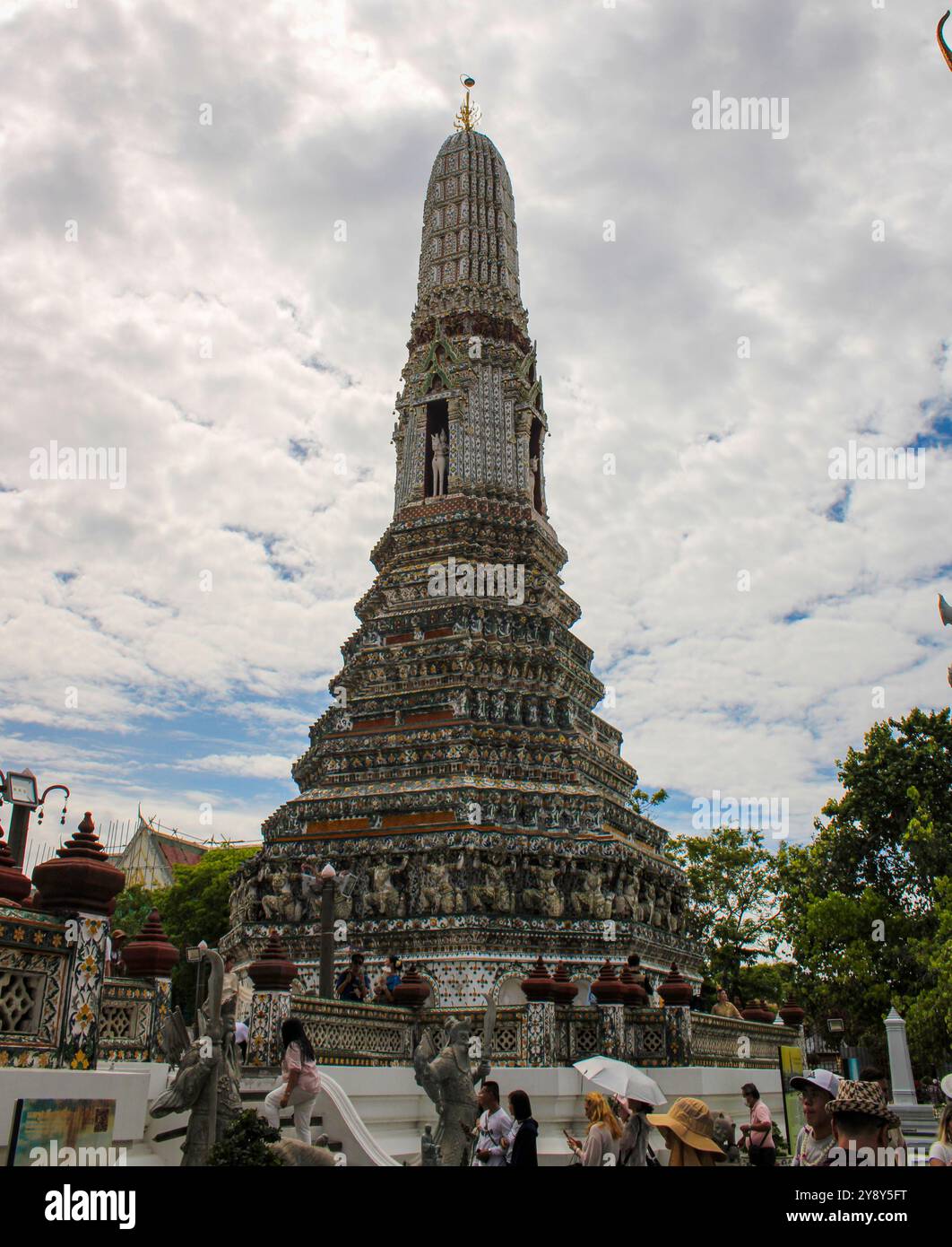 Bangkok. Wat Arun Ratchawararam Ratchawaramahawihan or Wat Arun (Temple ...