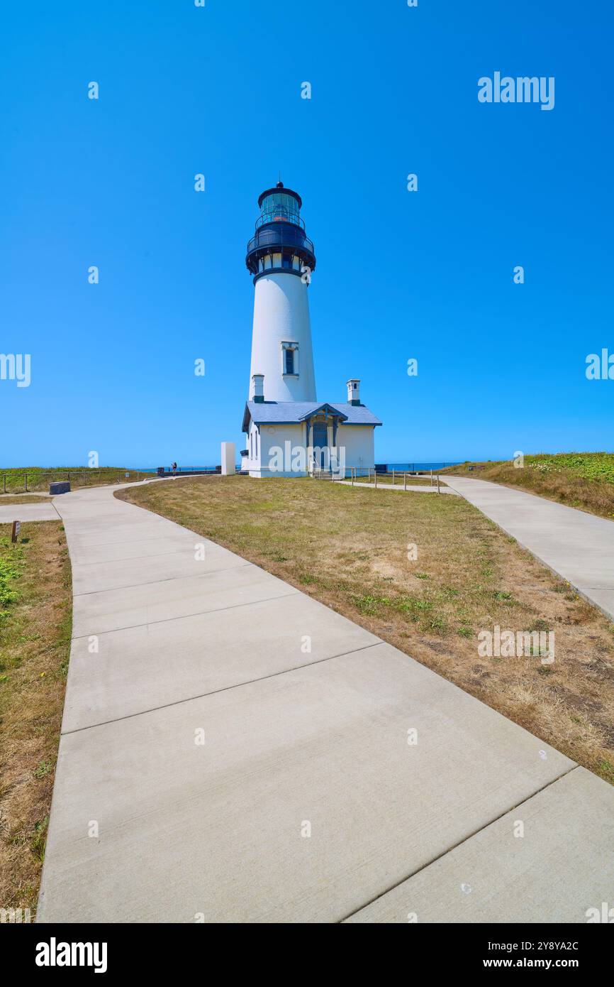 The historic Yaquina Head Lighthouse, Newport Oregon Stock Photo - Alamy