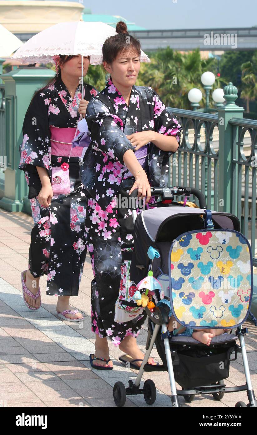 TOKYO, JAPAN-JULY 20,2008:Unidentified Young Japanese Women in Kimono ...