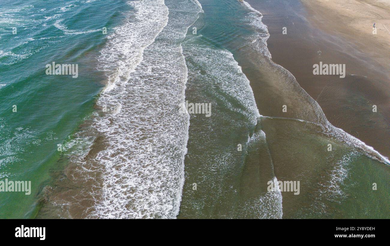 AERIAL Pacific Ocean waves hitting the sandy shore Stock Photo - Alamy