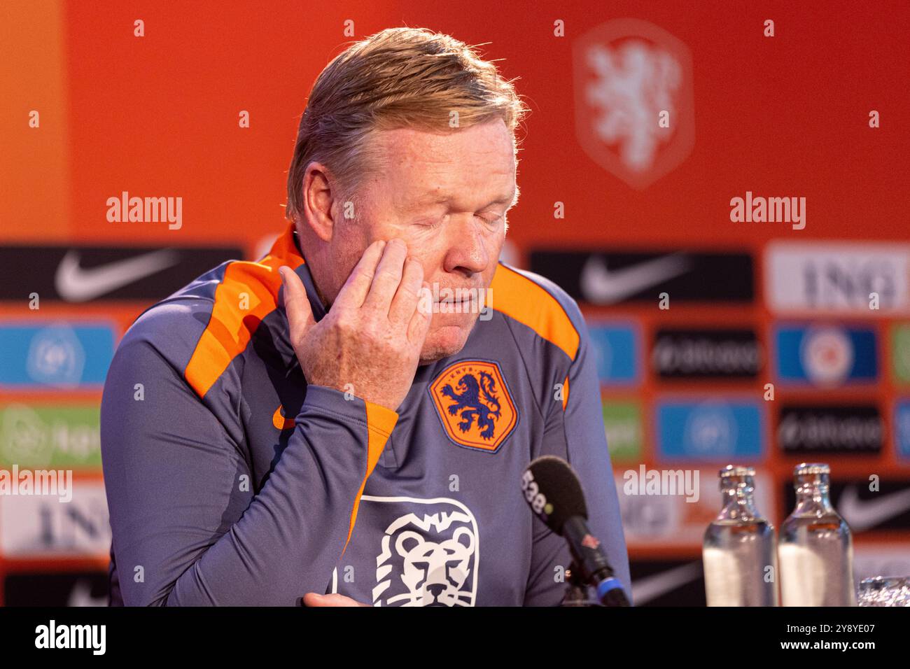 ZEIST, NETHERLANDS - OCTOBER 7: Head Coach Ronald Koeman of the ...