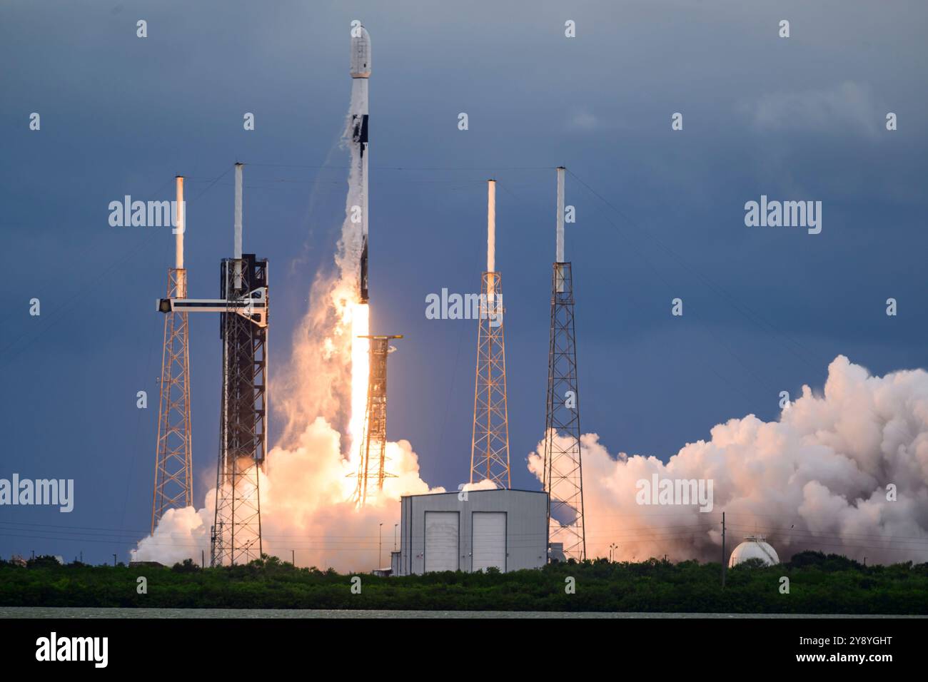 Cape Canaveral, Florida, USA. 7th Oct, 2024. A SpaceX Falcon 9 rocket ...
