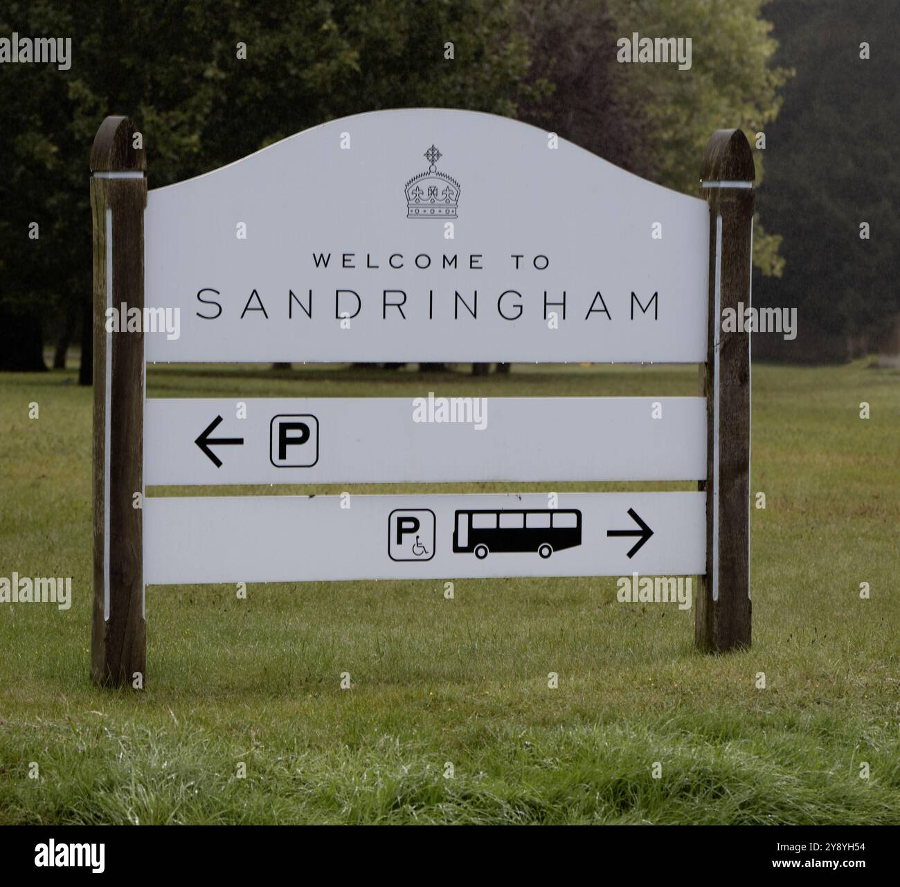 Welcome to sign - Sandringham. Norfolk, England, UK Stock Photo - Alamy