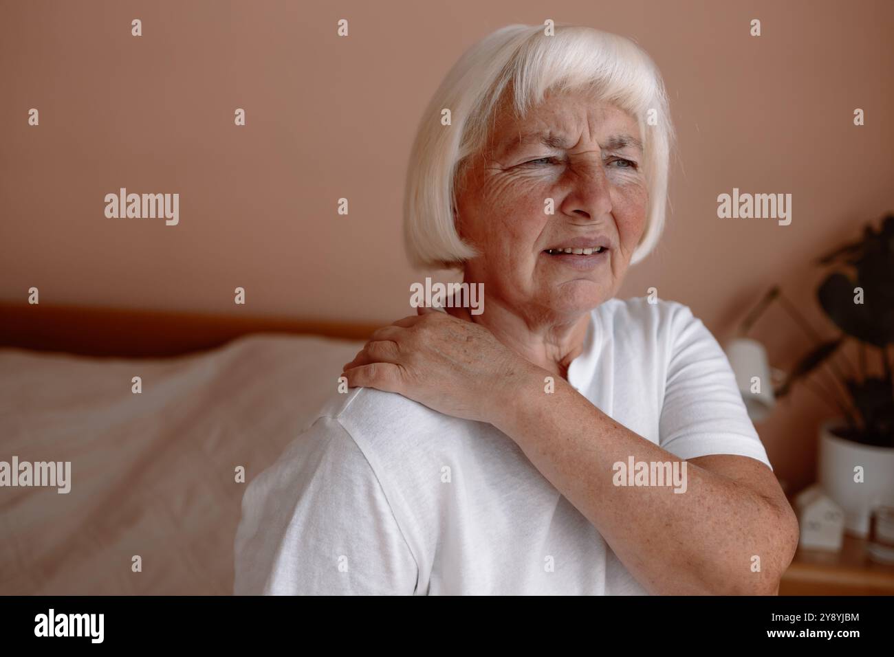 Elderly woman shoulder pain osteochondrosis. Senior woman with shoulder ...