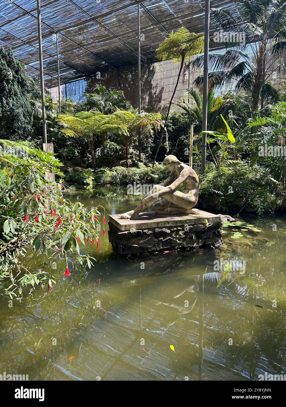Statue in water Stock Photo - Alamy