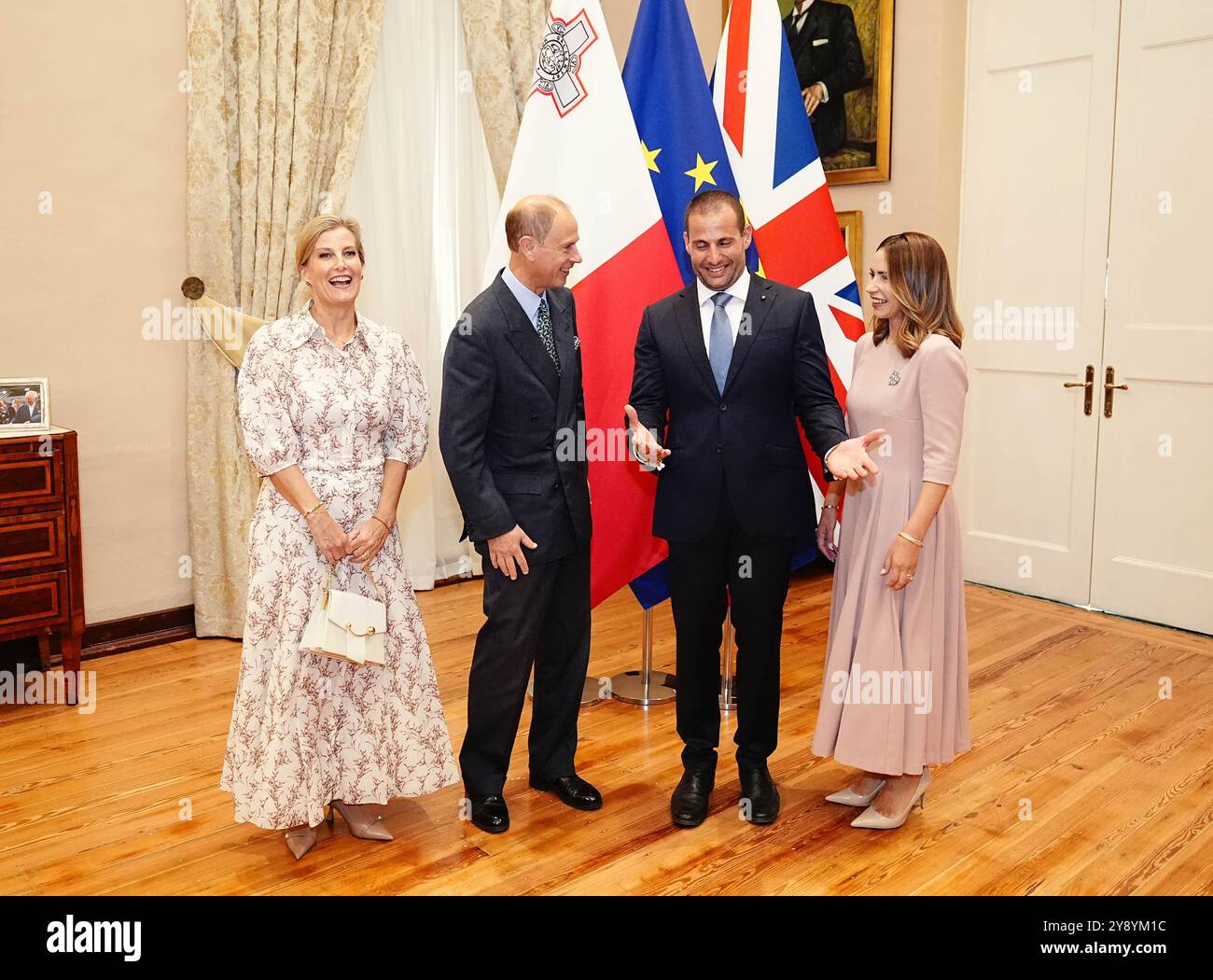 The Duke and Duchess of Edinburgh (left) meet the Prime Minister of ...