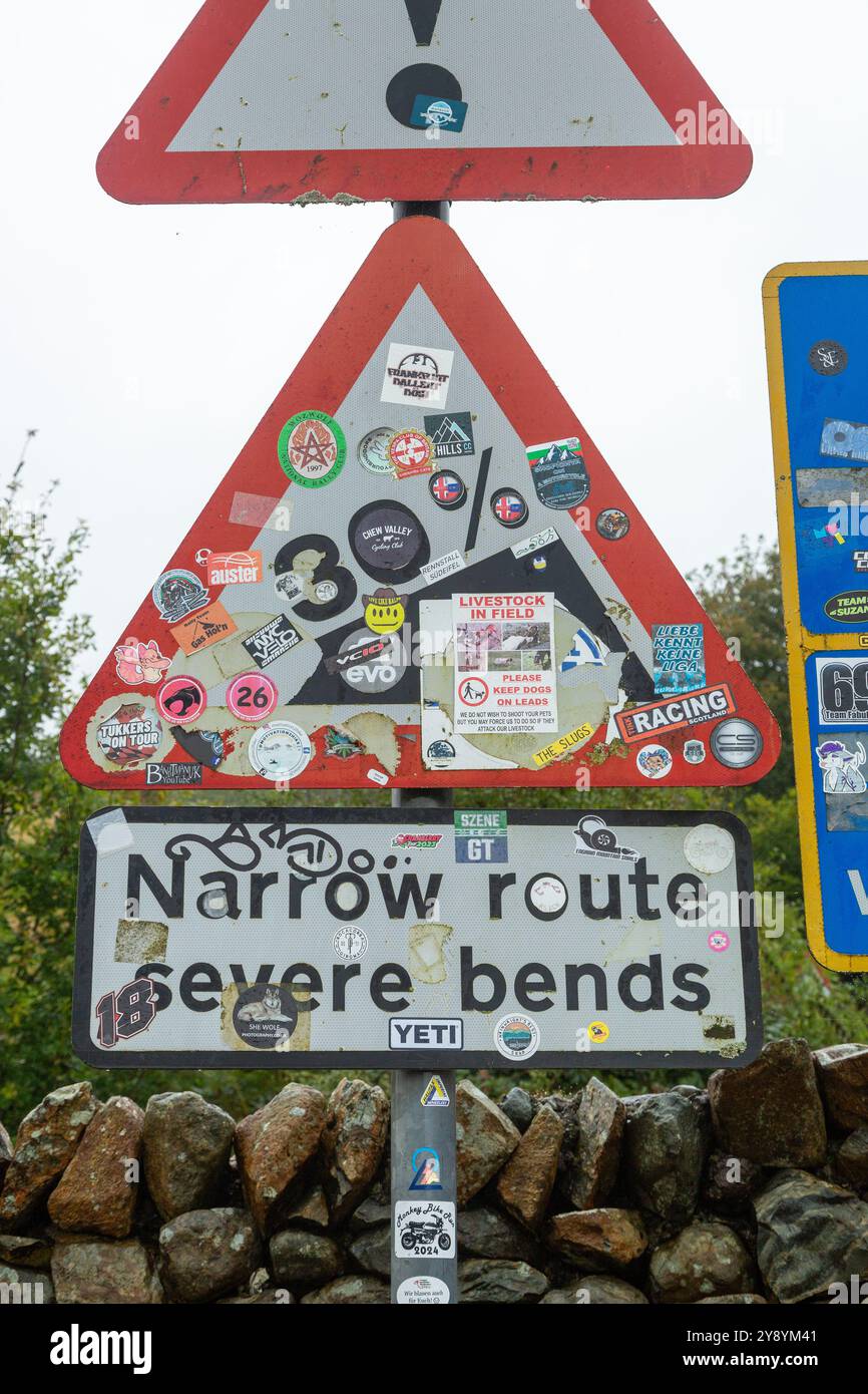 Signs warning of dangerous gradient at the base of the steep Hardknott ...
