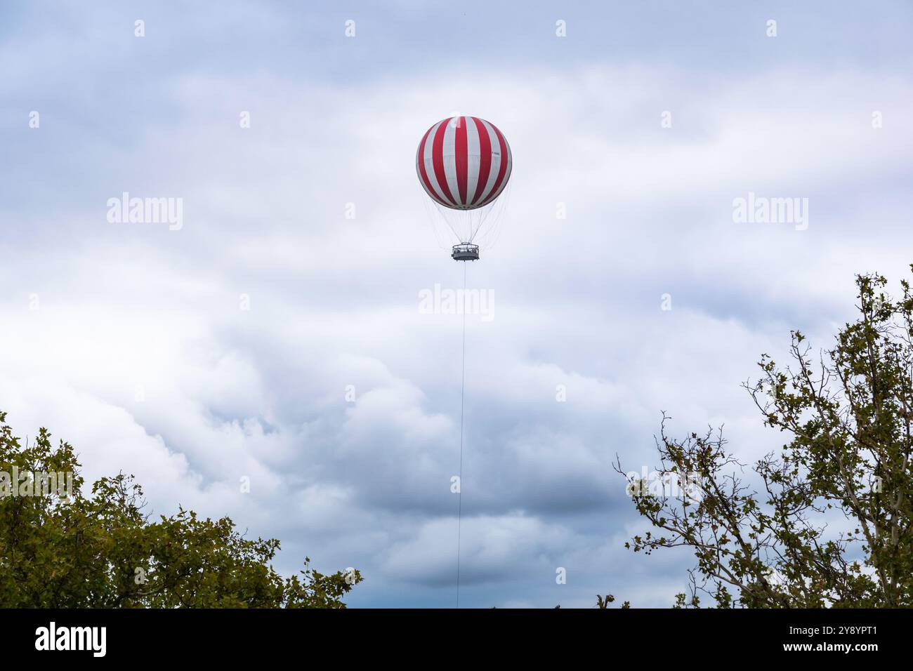 Balloon lookout, airship over the Budapest city park, Városliget ...