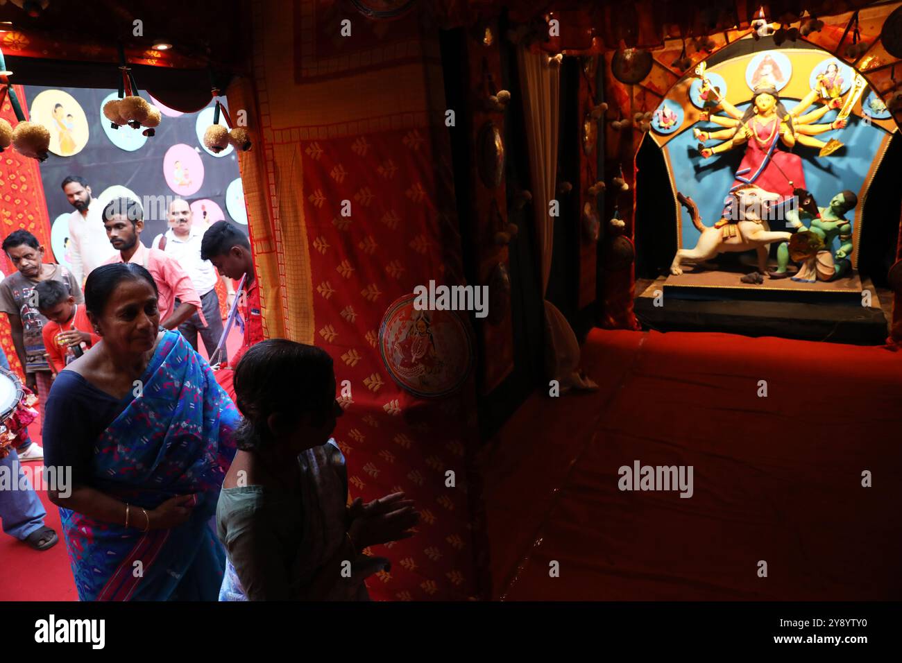 Kolkata, West Bengal, India. 7th Oct, 2024. Hindu senior citizen women ...