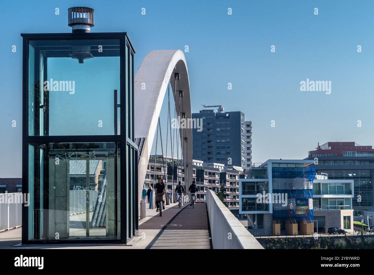 Hoge Brug (High Bridge) pedestrian and cycle bridge, by René Greitch ...