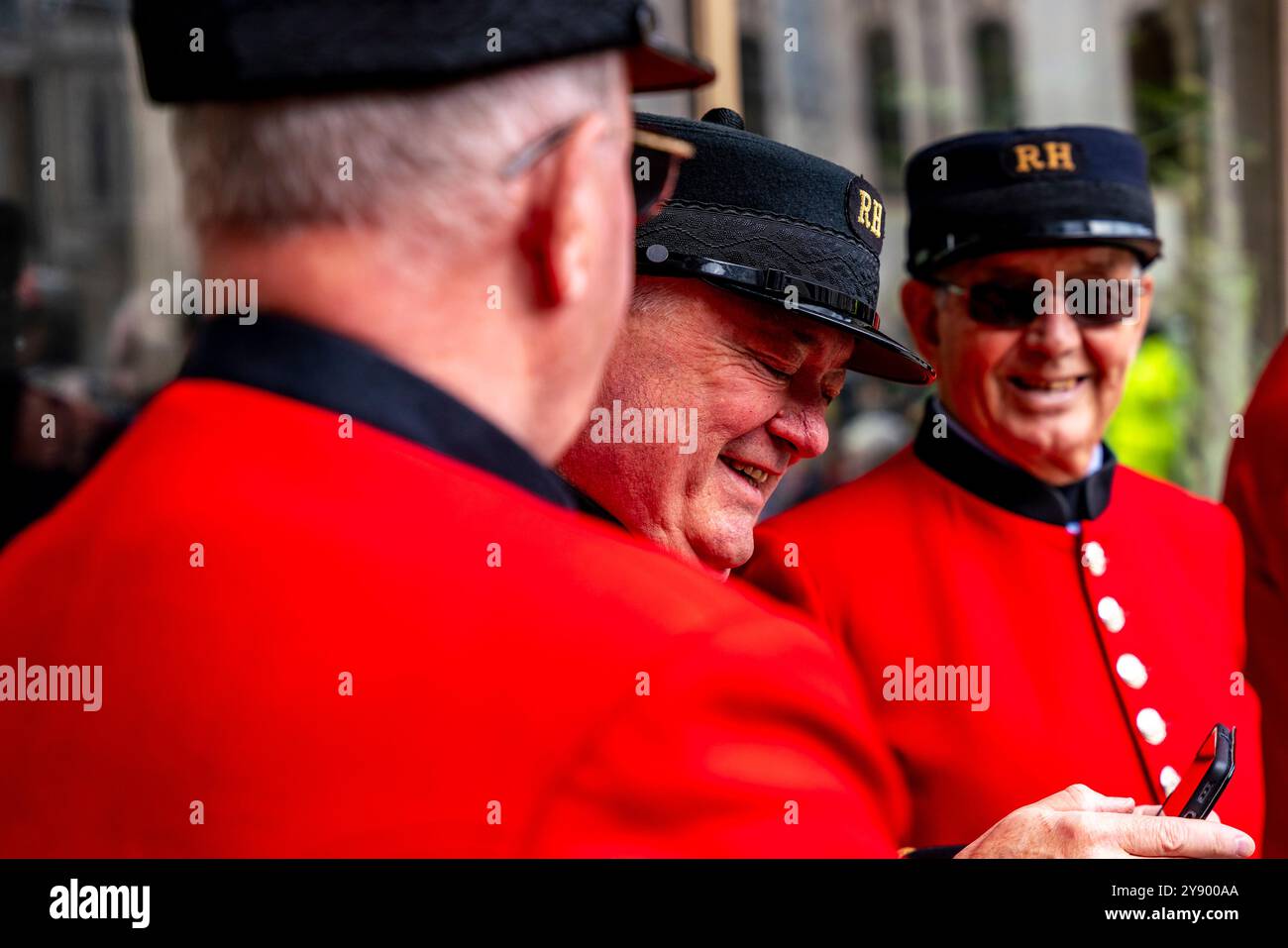 British soldiers smiling 2024 hi-res stock photography and images - Alamy
