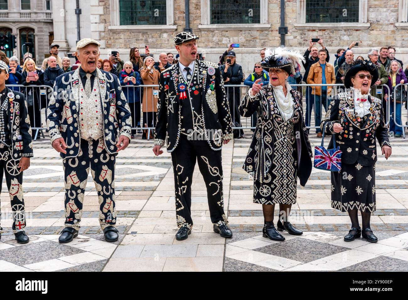 Traditional cockney costume hi-res stock photography and images - Alamy