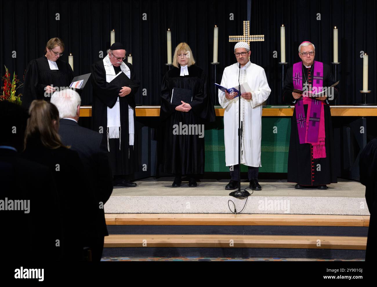 07 October 2024, Berlin: Pastor Kathrin Oxen (l-r), Rabbi Andreas ...