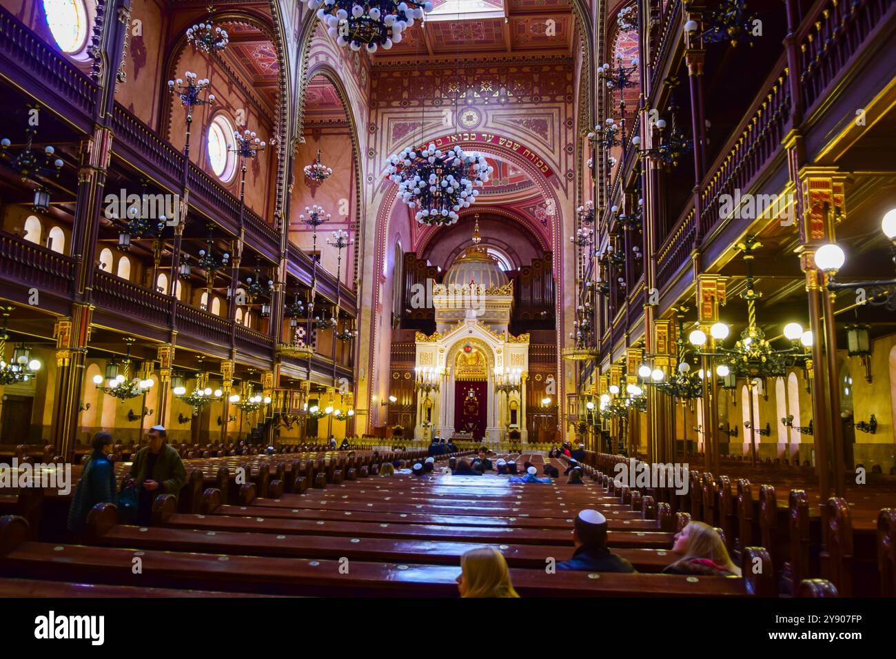 Budapest synagogue jewish architecture hi-res stock photography and ...