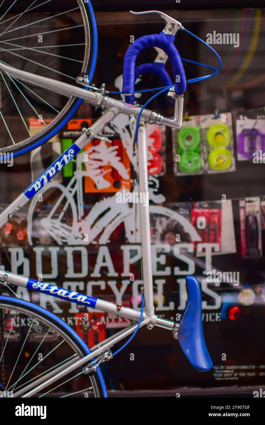 Bicycle on bike store display window, Budapest Stock Photo - Alamy