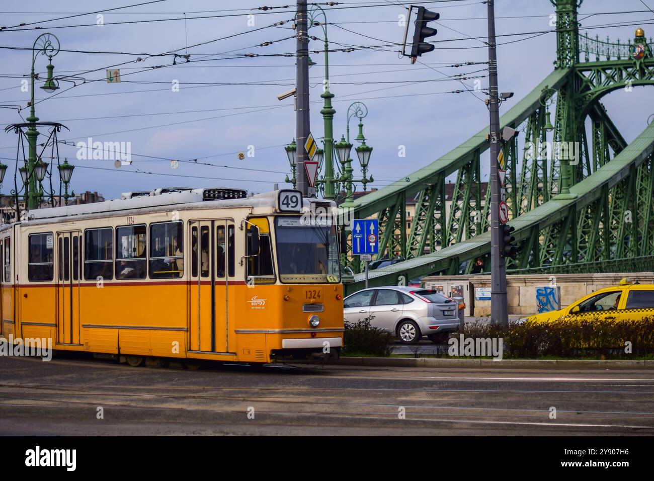 City transport system infrastructure hi-res stock photography and ...