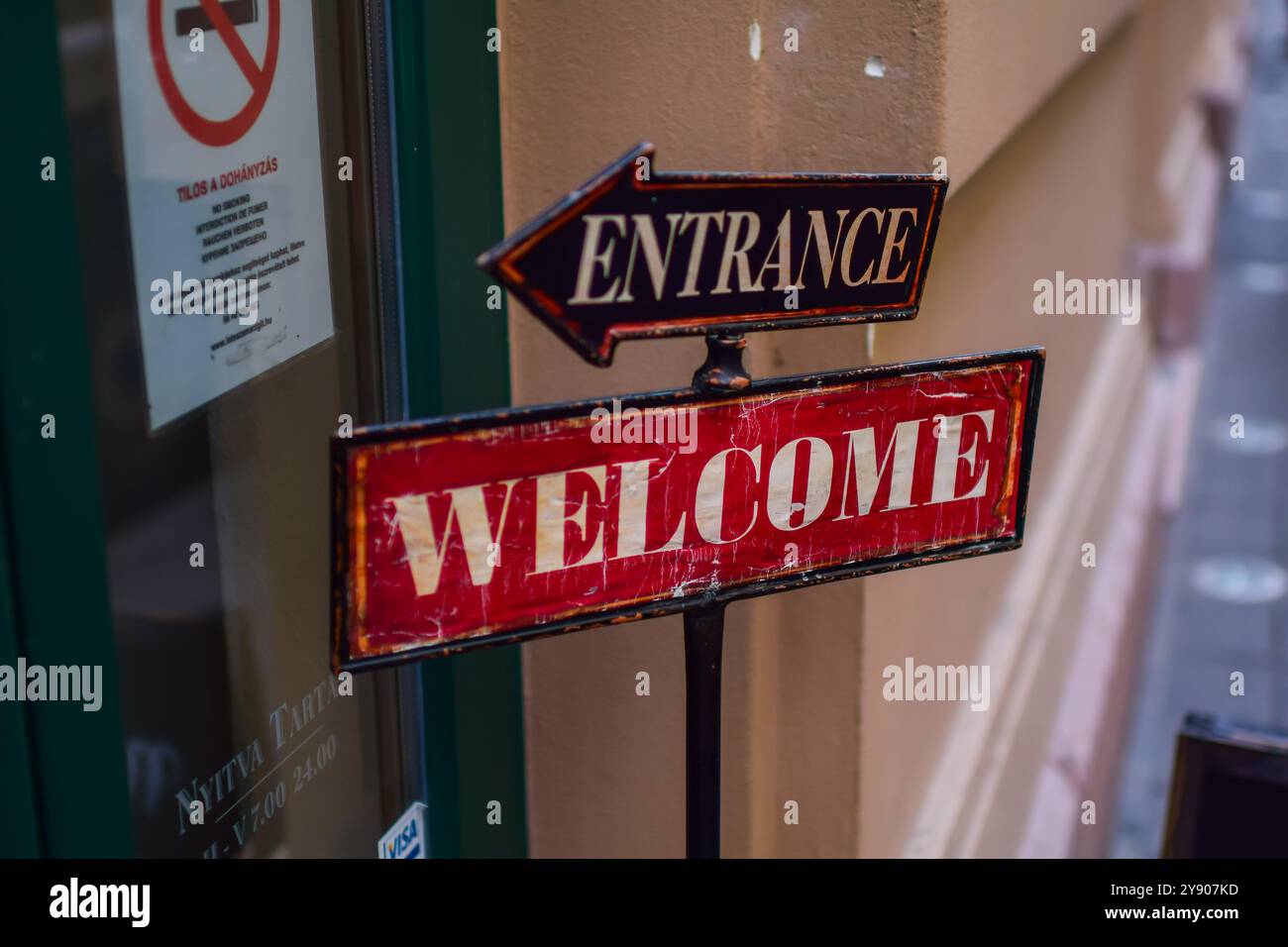 Entrance Welcome sign Stock Photo - Alamy