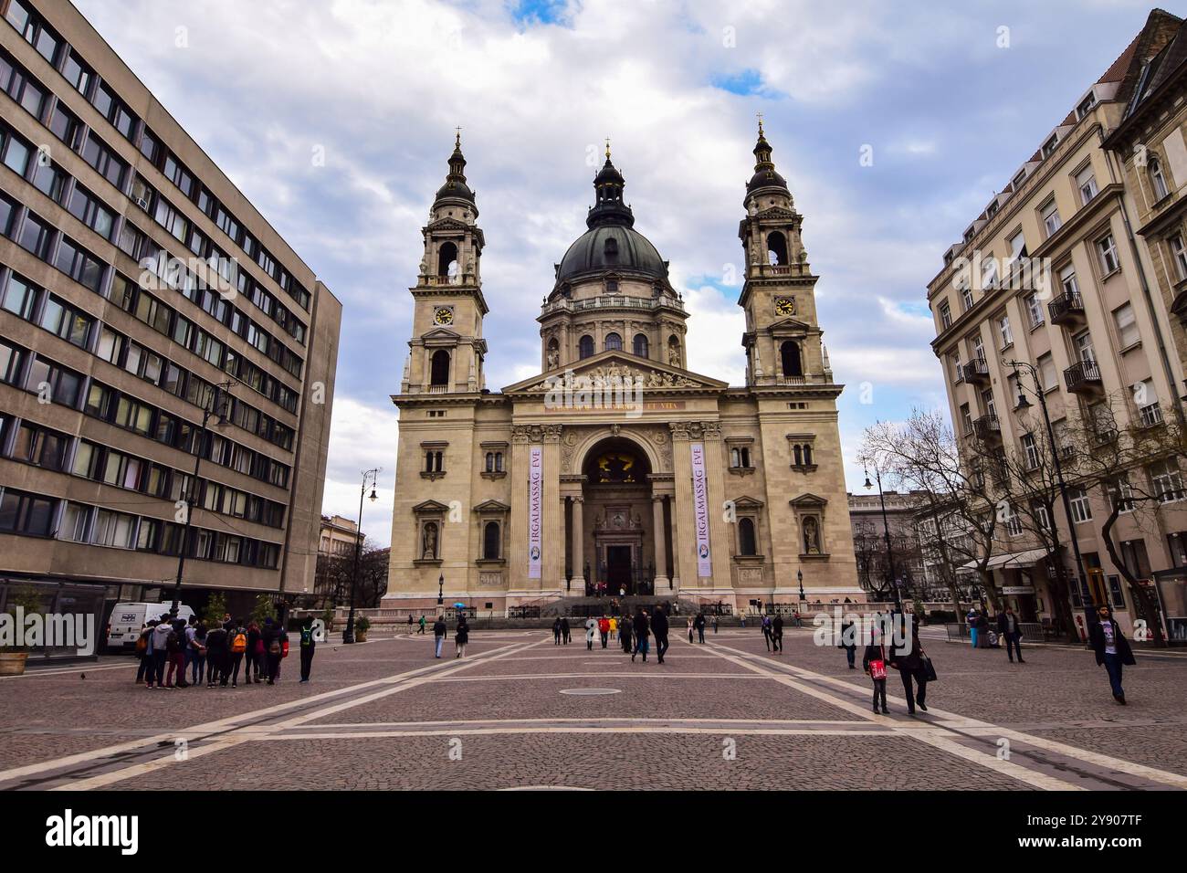 St. Stephen's Basilica in Budapest Stock Photo - Alamy