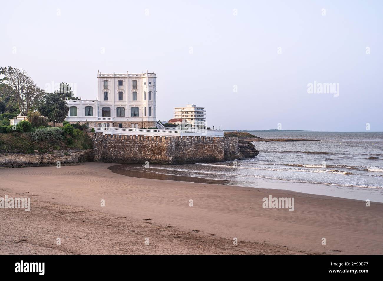 French coast architecture hi-res stock photography and images - Alamy