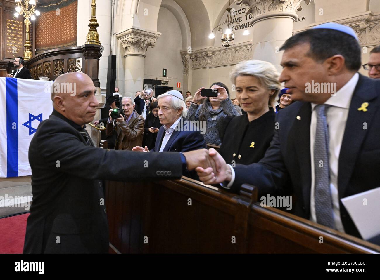 Brussels, Belgium. 07th Oct, 2024. Alon Nimrodi (L) father of Israeli ...