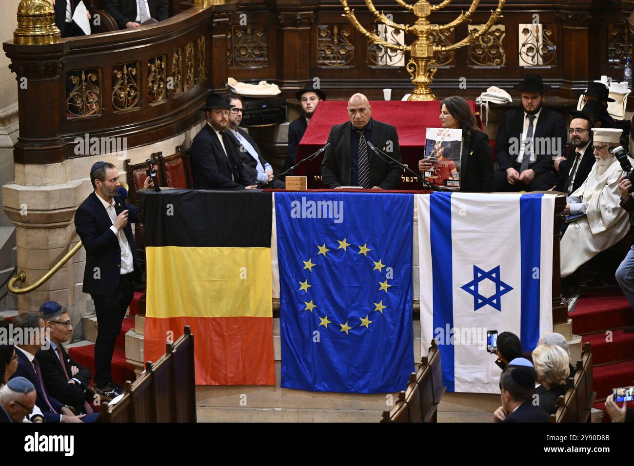 Brussels, Belgium. 07th Oct, 2024. Alon Nimrodi (C), father of Israeli ...