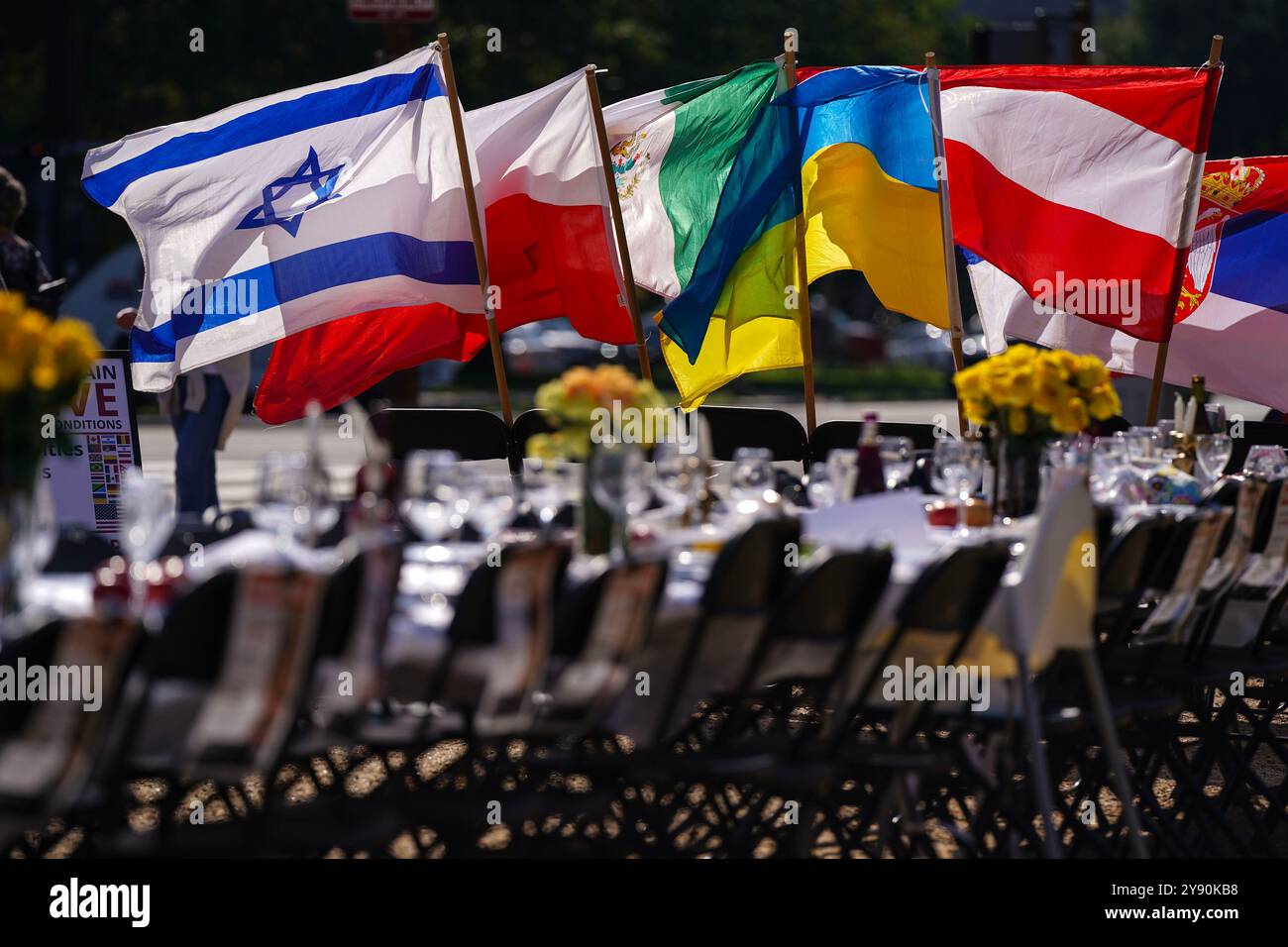 Shabbat table setting hi-res stock photography and images - Alamy