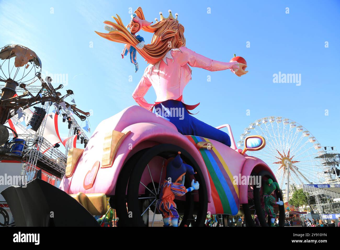 Big heads and floats of the Nice Carnival, the largest carnival in ...
