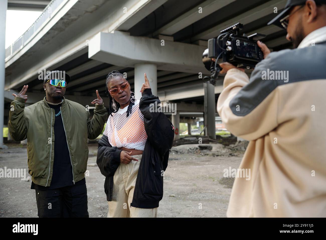 Dynamic filming hi-res stock photography and images - Alamy