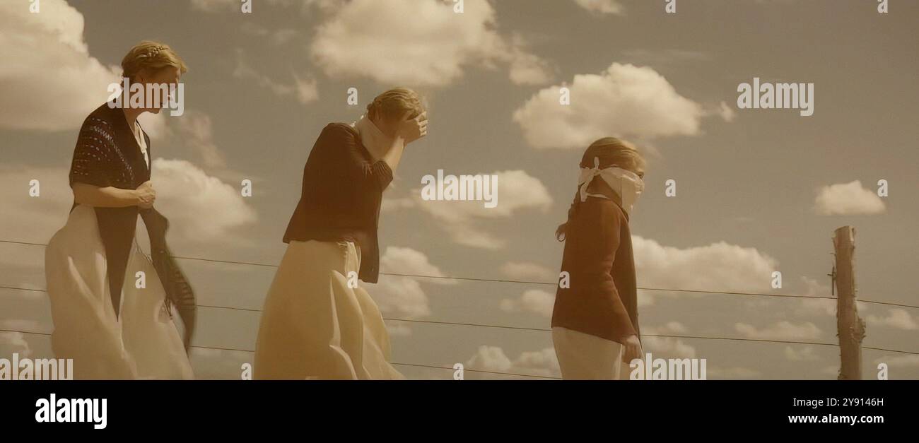 HOLD YOUR BREATH, from left: Sarah Paulson, Amiah Miller, Alona Jane ...