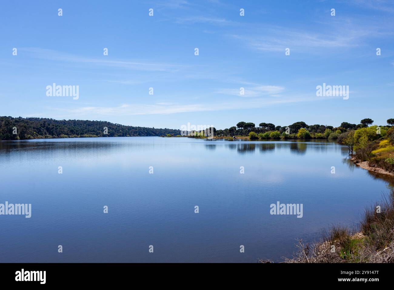 Barragem lago azul hi-res stock photography and images - Alamy