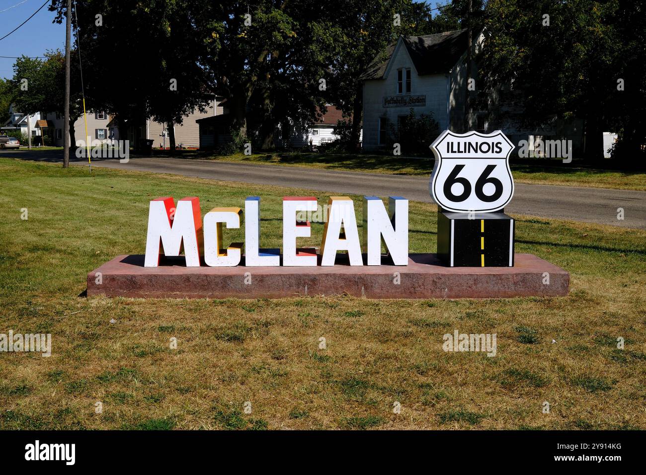 Route 66 sign in McLean, Illinois Stock Photo - Alamy