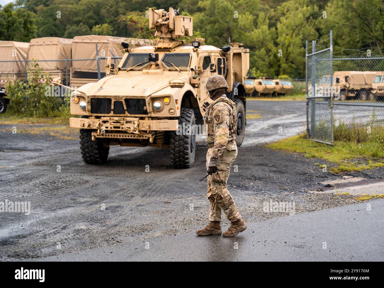 New York Army National Guard Soldiers assigned to the 719th Composite ...