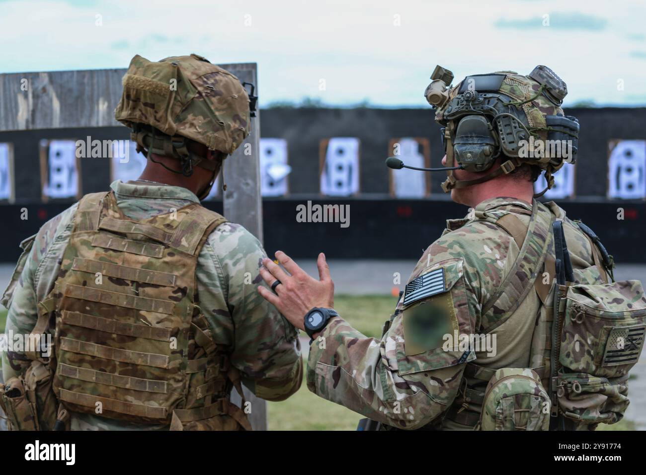 An Operator assigned to 10th Special Forces Group (Airborne) teaches ...